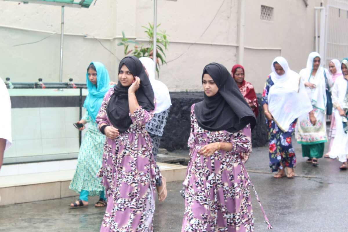 Ramadan Festival prayers at Colombo Grand Mosque draws worshippers from ...