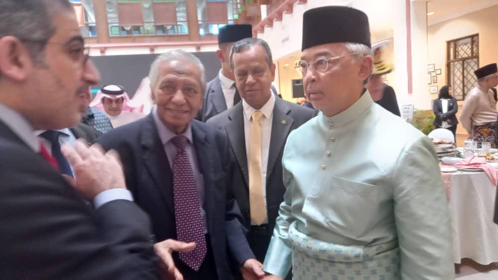 Malaysian king meets Lankan team - Colombo Times
