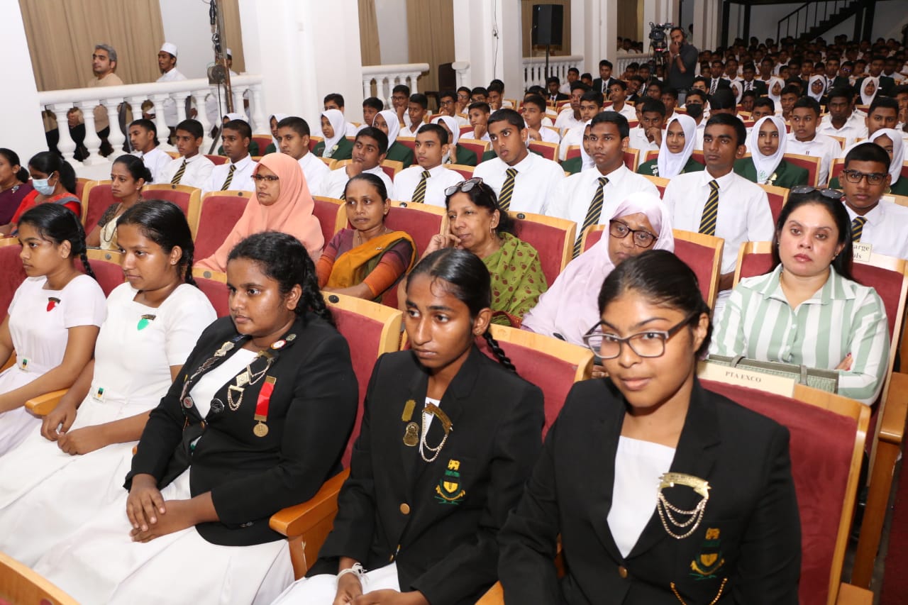 Br.Charles Thomas tells senior students of the values of patriotism ...